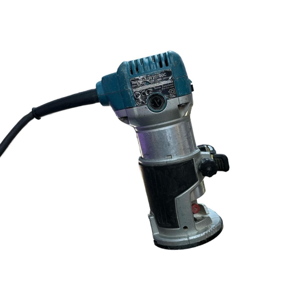 Pre-owned Makita RT0700C Corded 710W 110V Variable Speed Palm Router ...